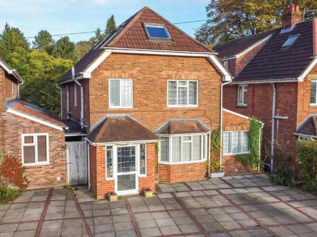 6 bedroom detached house for sale