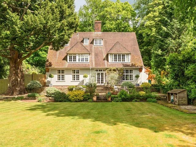 6 bedroom detached house for sale