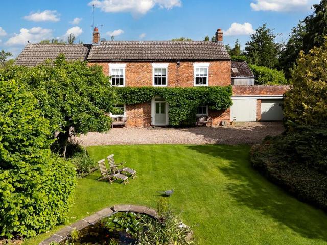 6 bedroom detached house for sale