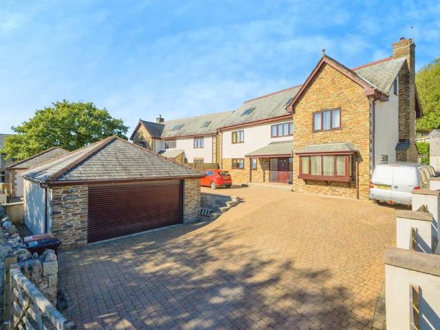 6 bedroom detached house for sale