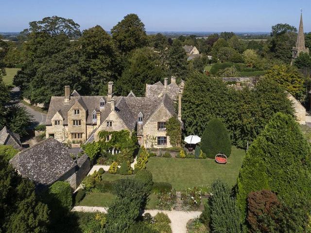 6 bedroom detached house for sale