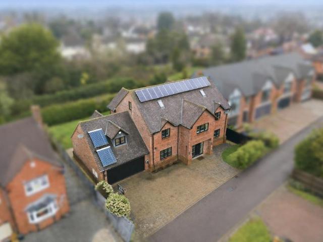 6 bedroom detached house for sale