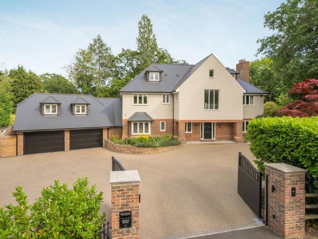 6 bedroom detached house for sale