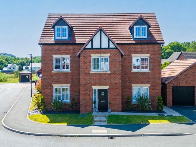 6 bedroom detached house for sale