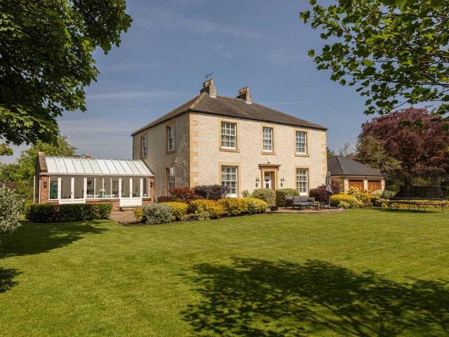 6 bedroom detached house for sale
