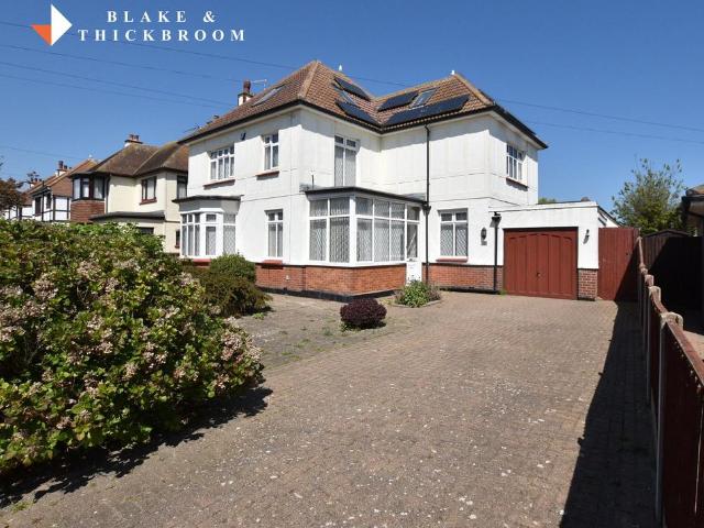 6 bedroom detached house for sale