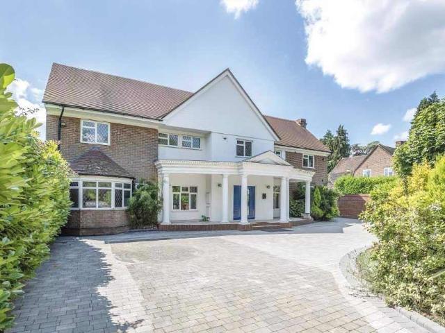 6 bedroom detached house for sale
