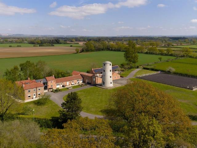 6 bedroom detached house for sale