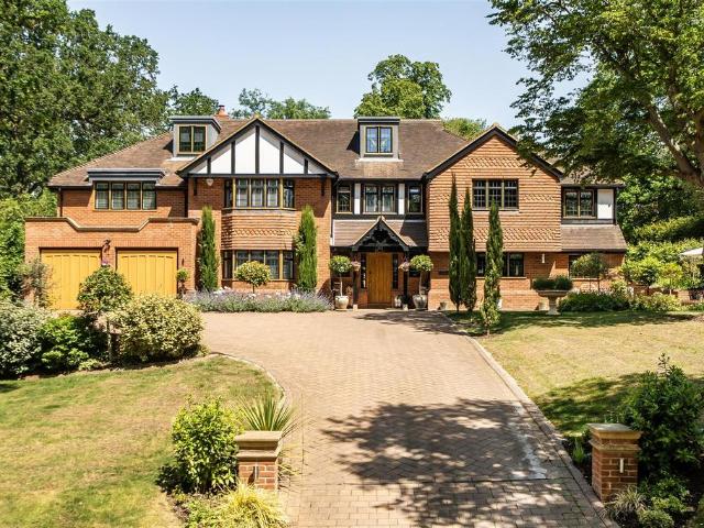 6 bedroom detached house for sale