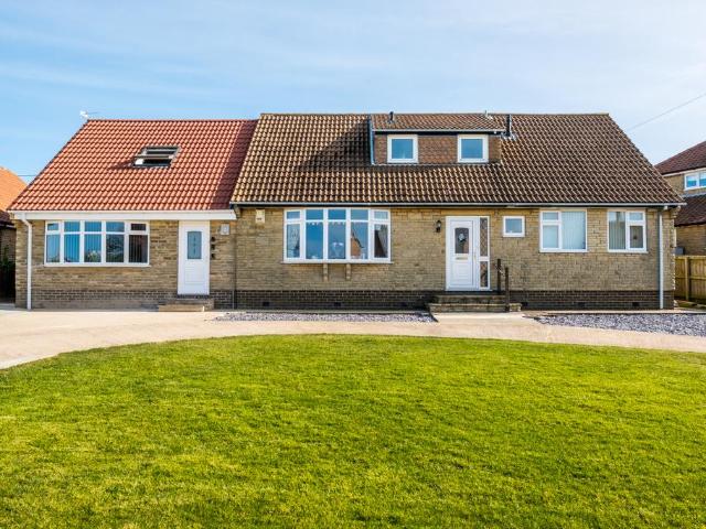 6 bedroom detached house for sale