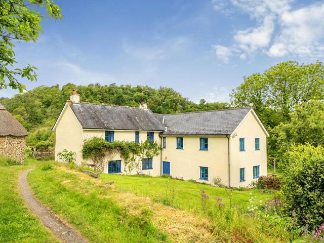 6 bedroom detached house for sale
