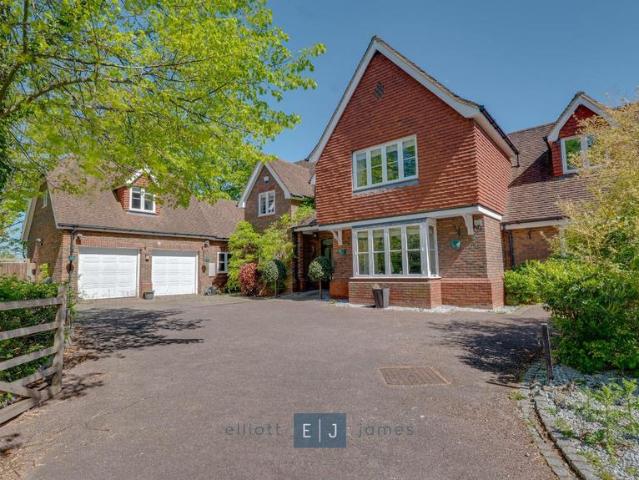6 bedroom detached house for sale