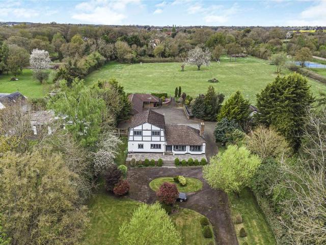 6 bedroom detached house for sale