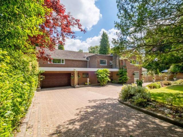 6 bedroom detached house for sale