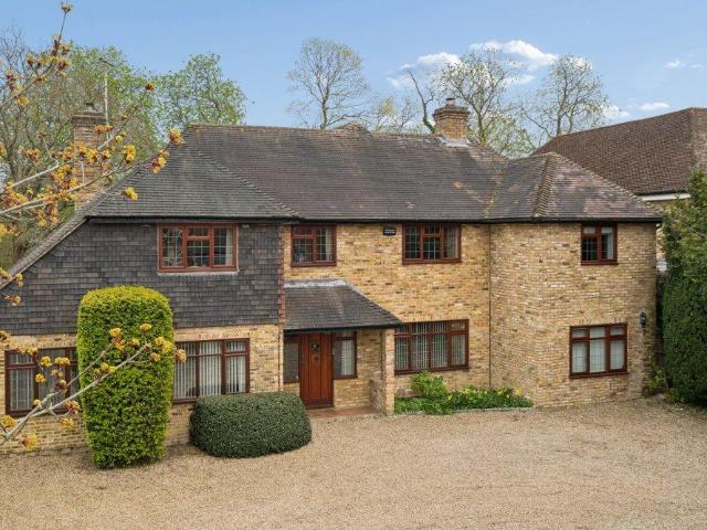 6 bedroom detached house for sale