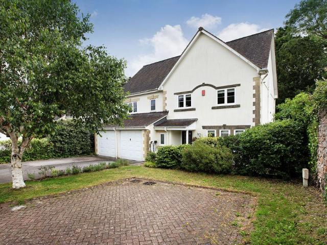 6 bedroom detached house for sale