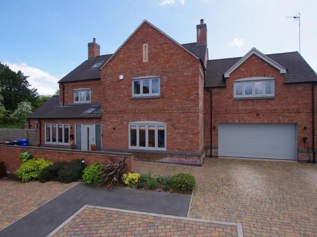6 bedroom detached house for sale