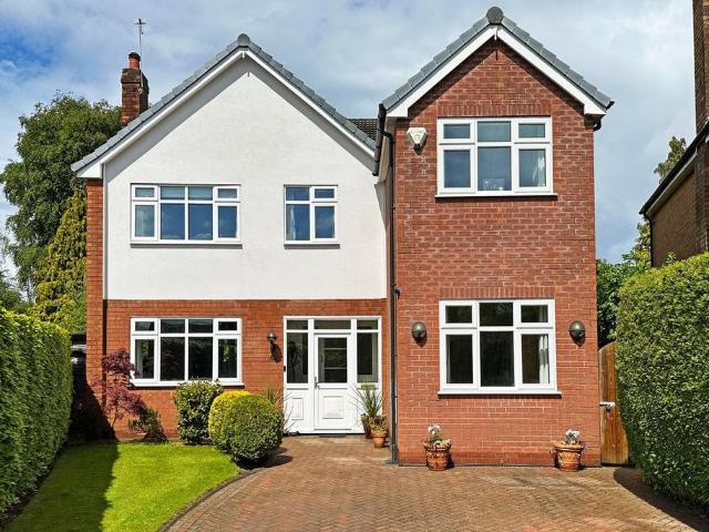 6 bedroom detached house for sale