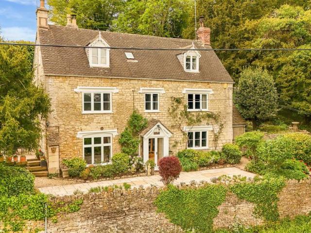 6 bedroom detached house for sale