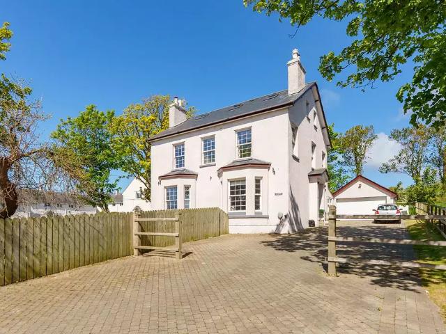 6 bedroom detached house for sale