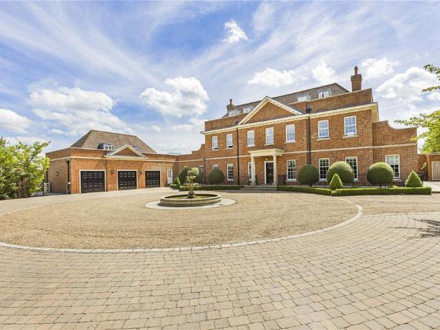 6 bedroom detached house for sale