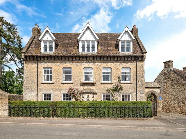 6 bedroom detached house for sale
