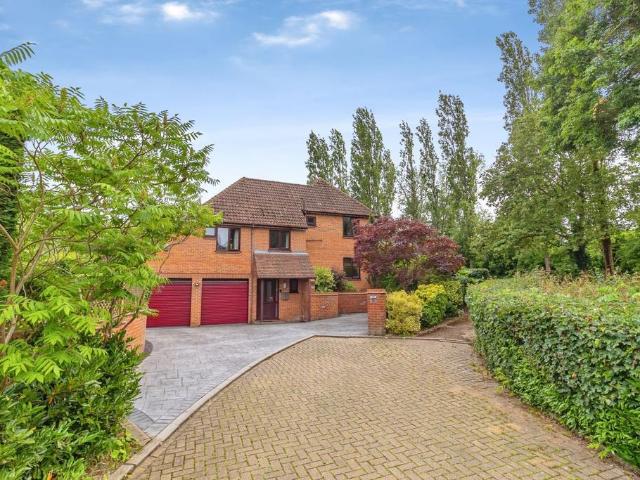 6 bedroom detached house for sale