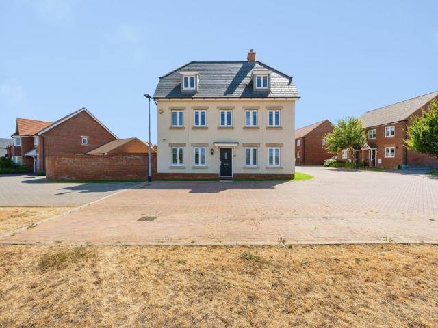 6 bedroom detached house for sale