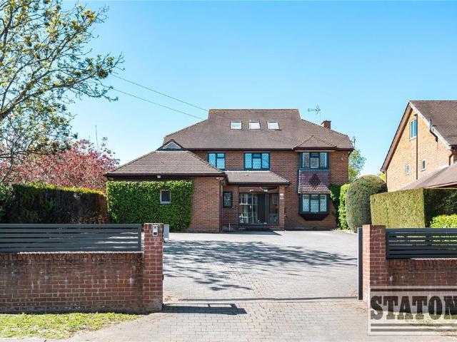 6 bedroom detached house for sale