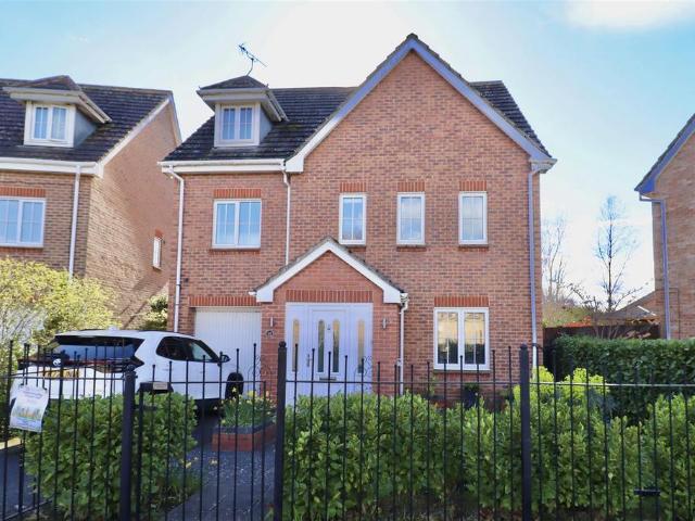 6 bedroom detached house for sale