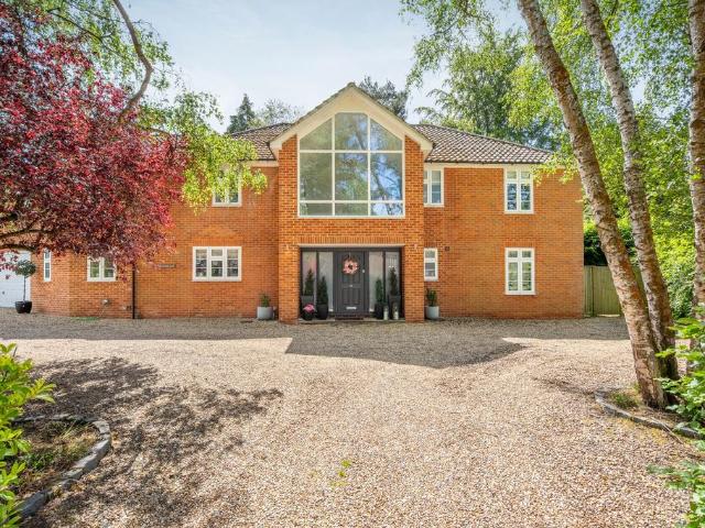 6 bedroom detached house for sale