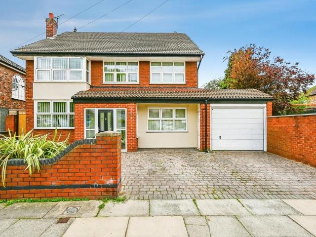 6 bedroom detached house for sale