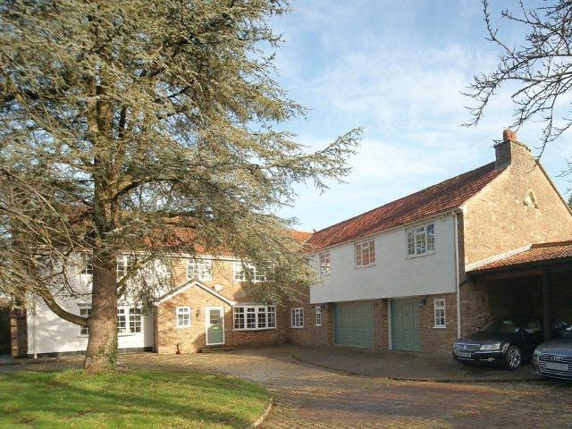6 bedroom detached house for sale