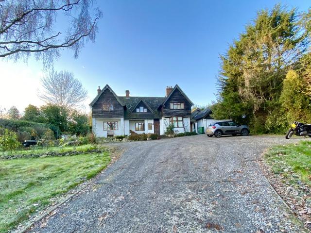 6 bedroom detached house for sale