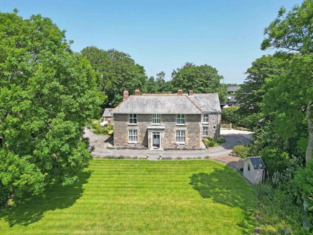 6 bedroom detached house for sale