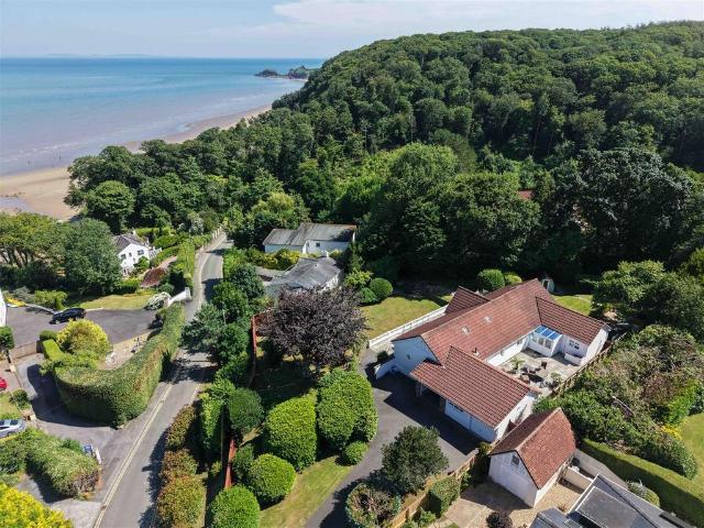 6 bedroom detached house for sale