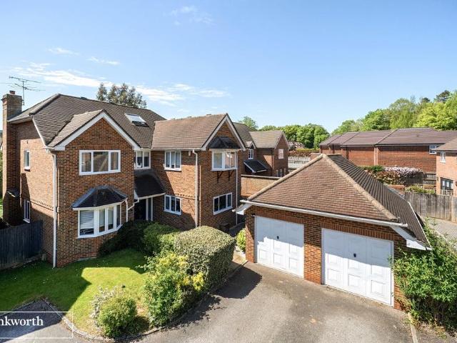 6 bedroom detached house for sale