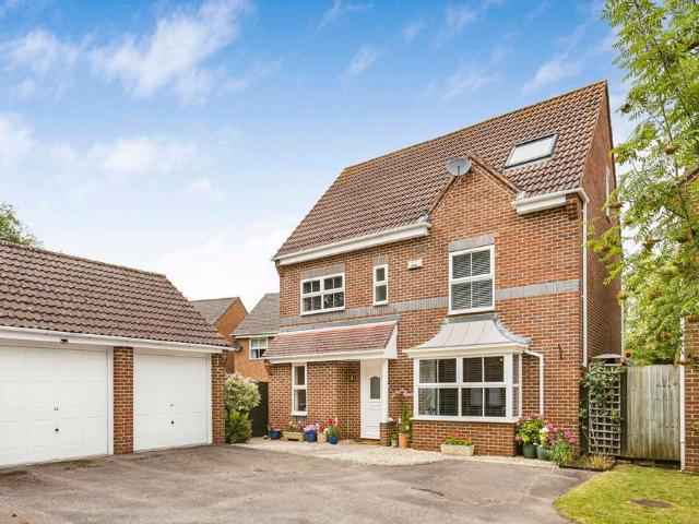 6 bedroom detached house for sale