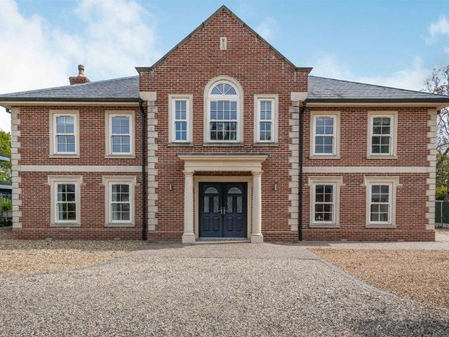 6 bedroom detached house for sale