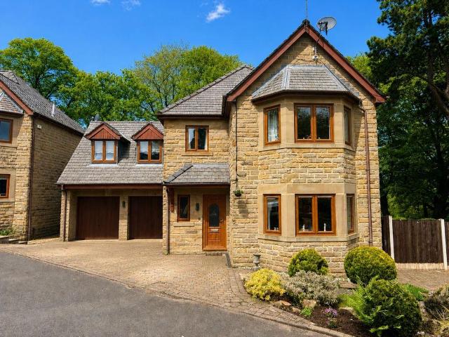 6 bedroom detached house for sale