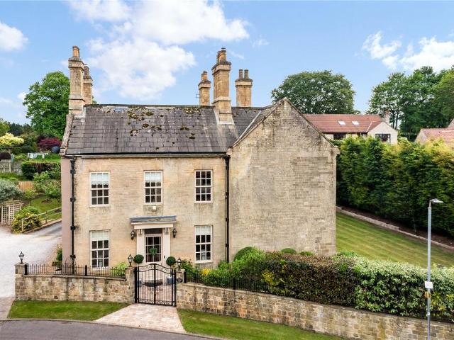6 bedroom detached house for sale