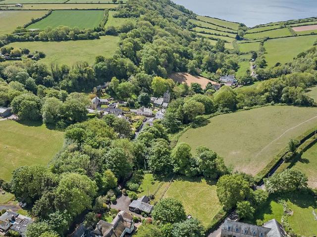 6 bedroom detached house for sale