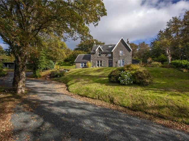 6 bedroom detached house for sale