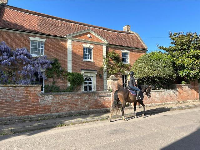 6 bedroom detached house for sale