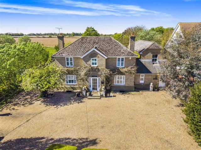 6 bedroom detached house for sale