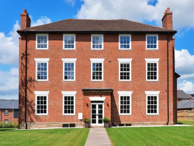 6 bedroom detached house for sale