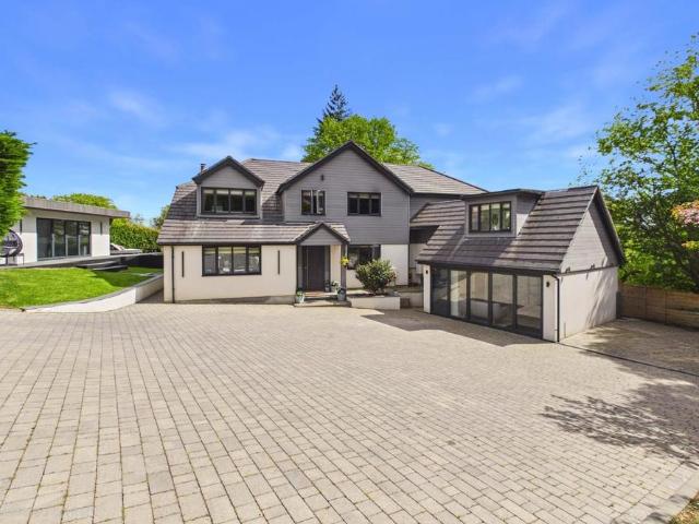 6 bedroom detached house for sale