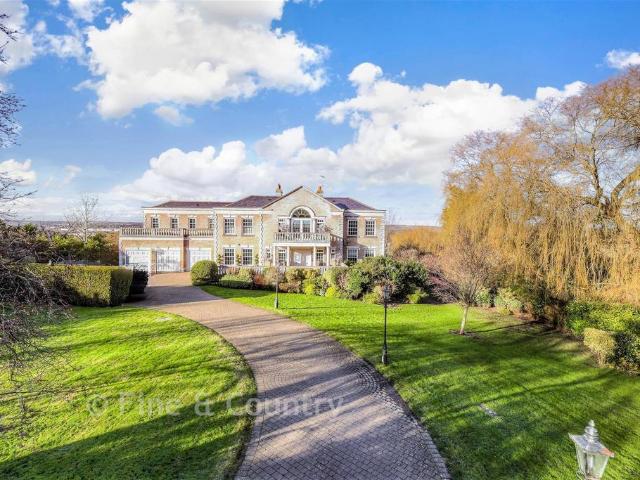 6 bedroom detached house for sale