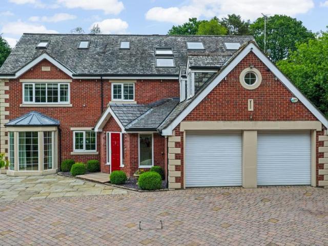 6 bedroom detached house for sale