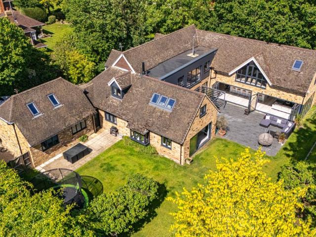 6 bedroom detached house for sale